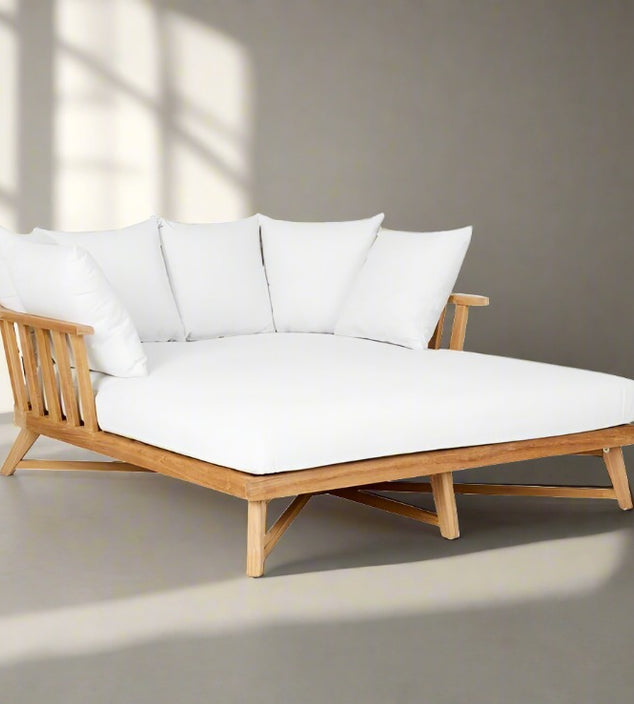 Sunbeds, Chaises & Loungers – Malibu Market Design